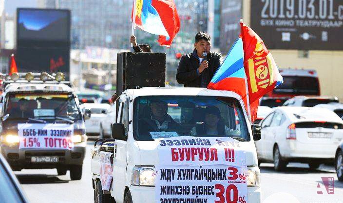 Төрийн бус байгууллагууд Засгийн газар УИХ тарахыг шаардаж жагсана